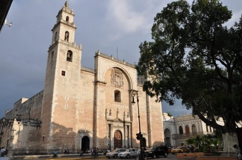 Adelantado Iconography in Mérida, Yucatán